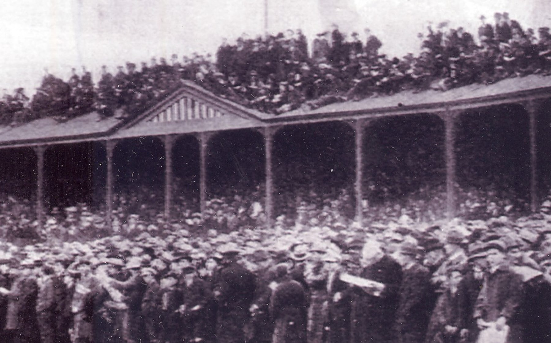 Rewind to 1923: The monster crowd that broke the Lake Oval... literally!