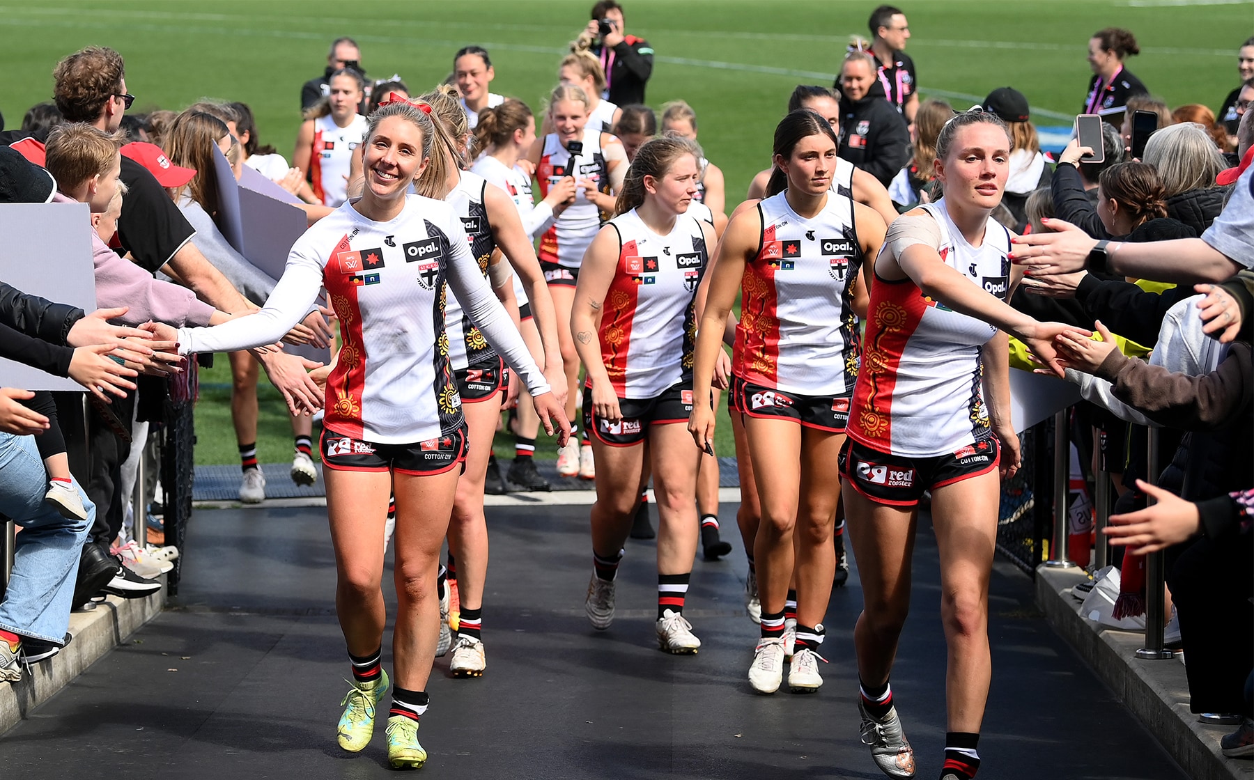 White, black and red-hot! Saints sink Giants to notch fourth straight win
