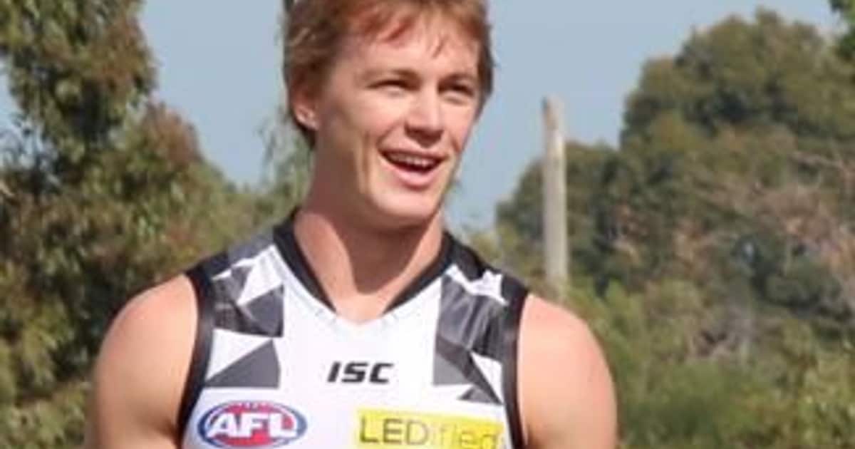 Markworth re-signs